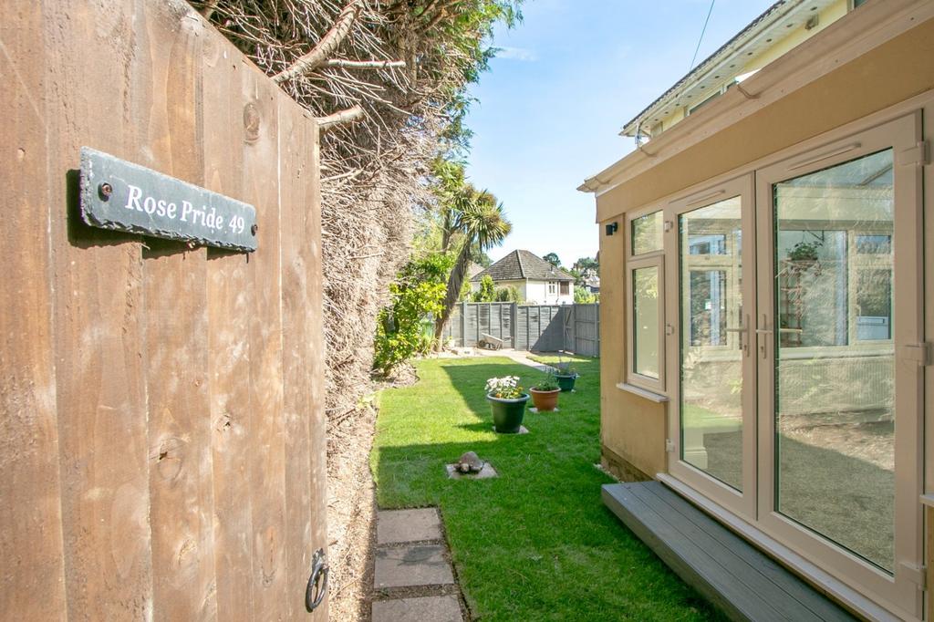 Coy Pond Road, Poole 2 bed ground floor flat - £1,500 pcm (£346 pw)