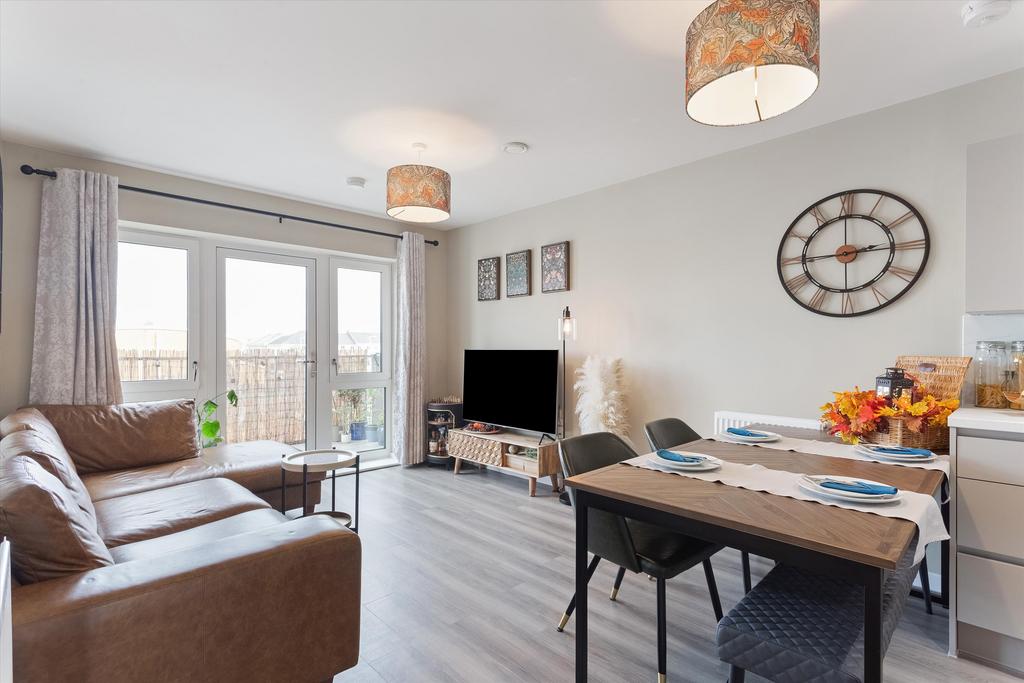 Springfield Drive, London, SW17 2 bed apartment - £2,250 pcm (£519 pw)
