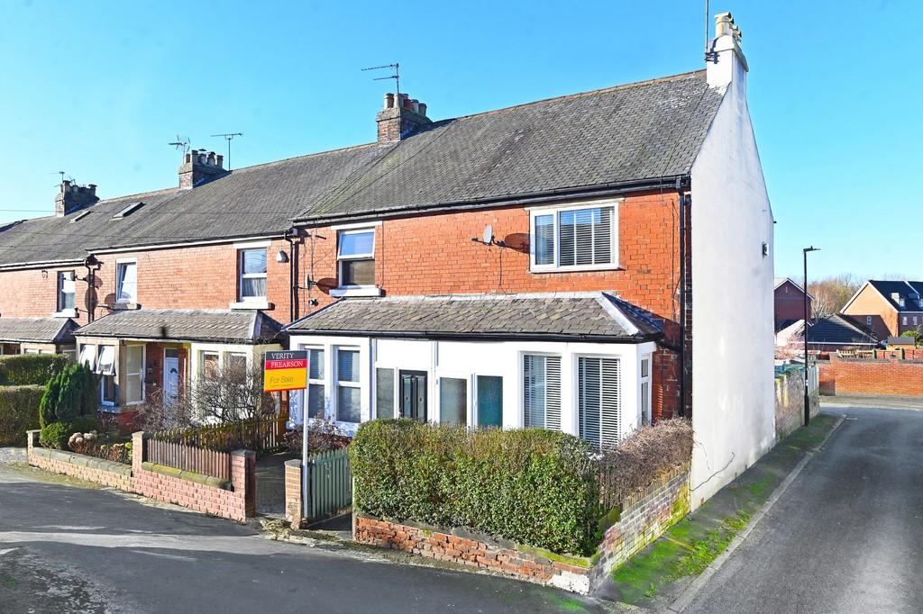 Victoria Terrace, Harrogate 3 bed end of terrace house - £240,000