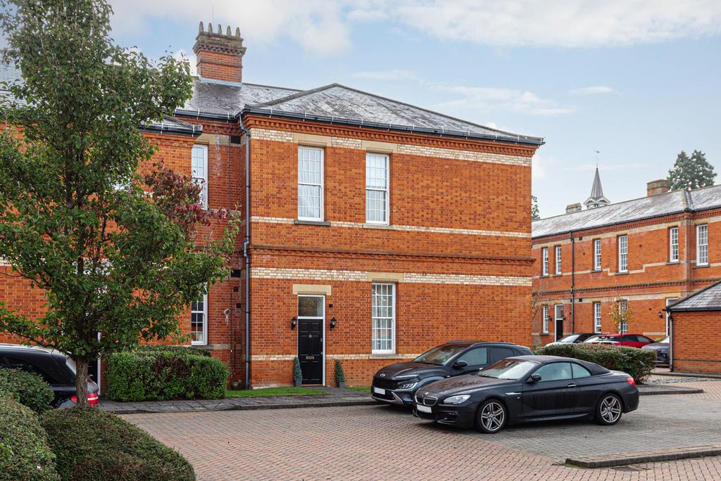 Sandy Mead, Epsom 2 bed flat - £500,000