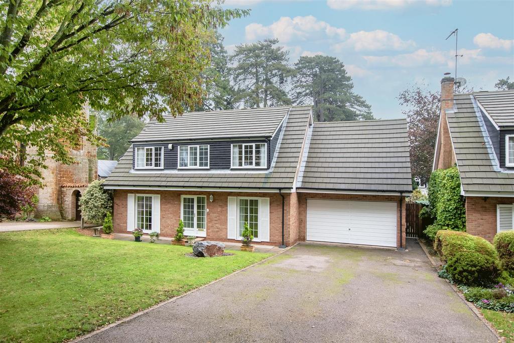 Holly Walk, Finedon, Wellingborough 4 bed detached house - £490,000