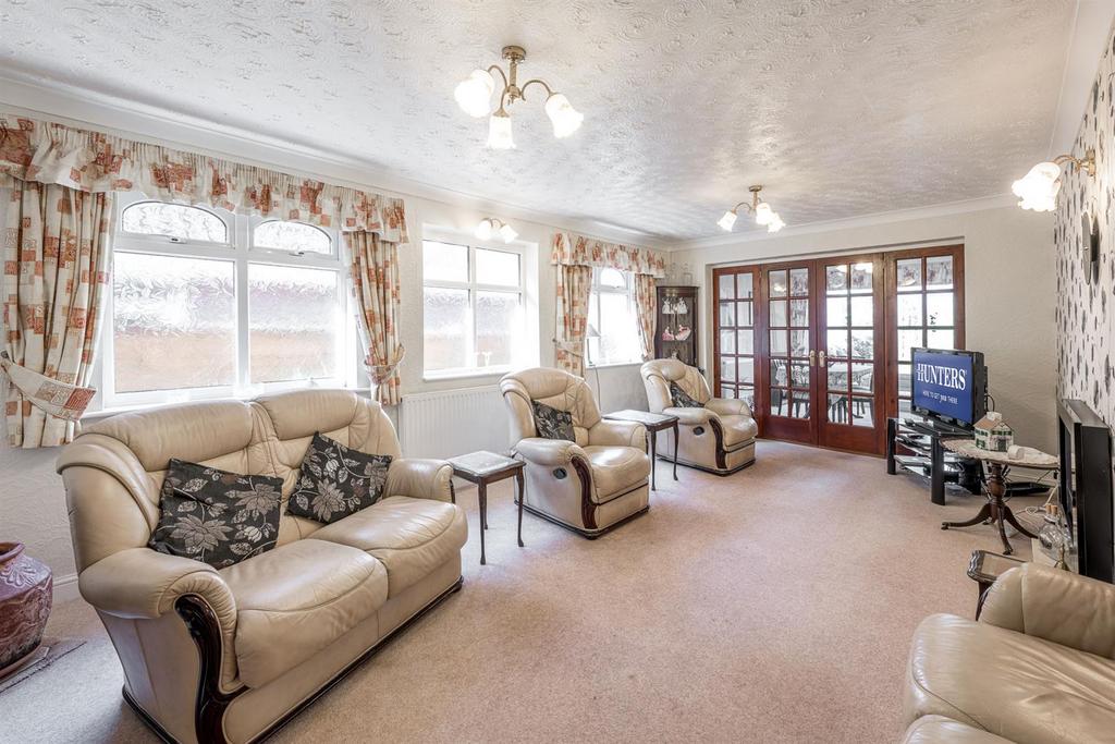 Twickenham Court, Stourbridge, DY8 4QG 2 bed detached bungalow for sale ...