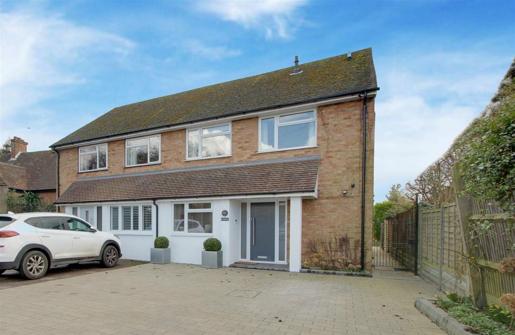 Church Lane, Bovingdon, Hemel Hempstead 3 bed semi-detached house - £ ...