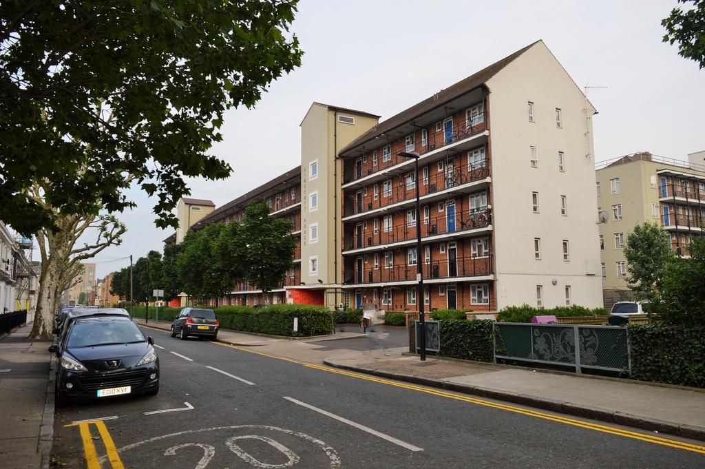 Bruce Road, London E3 3 bed flat share - £850 pcm (£196 pw)