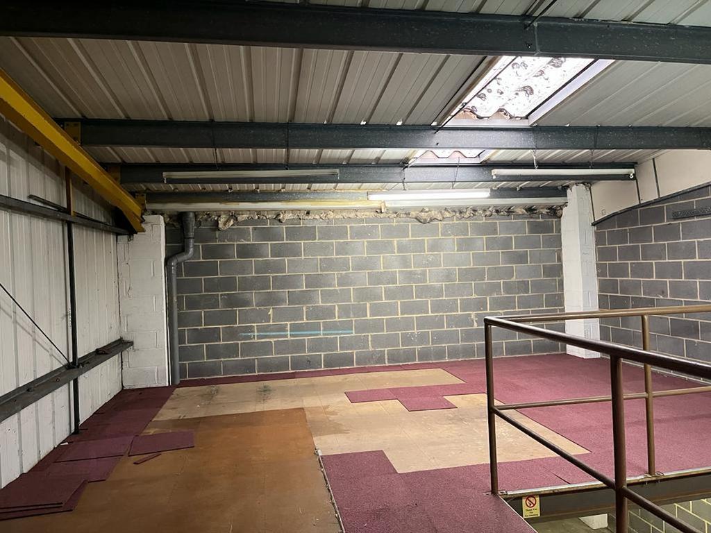 Dashwood Avenue, High Wycombe HP12 Industrial unit - £1,458 pcm (£337 pw)