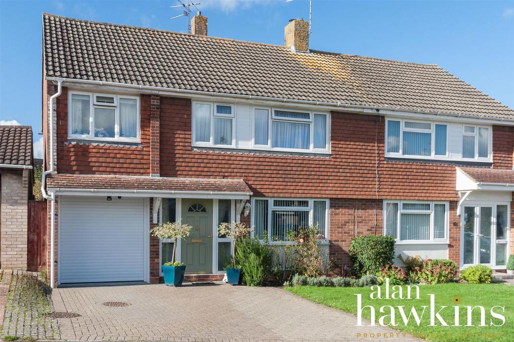 Rowan Drive, Royal Wootton Bassett SN4 7 4 bed semi-detached house - £ ...