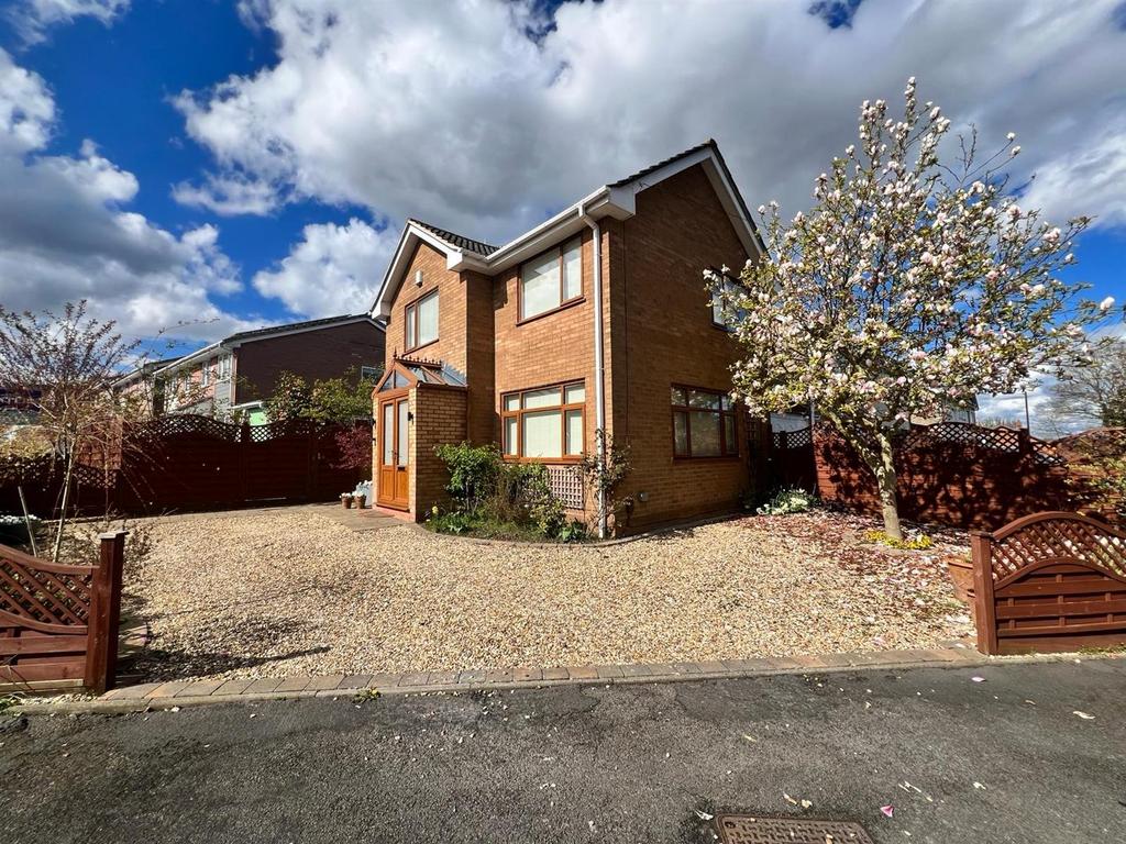 Hedge House, Larkhill Road... 3 bed detached house - £340,000