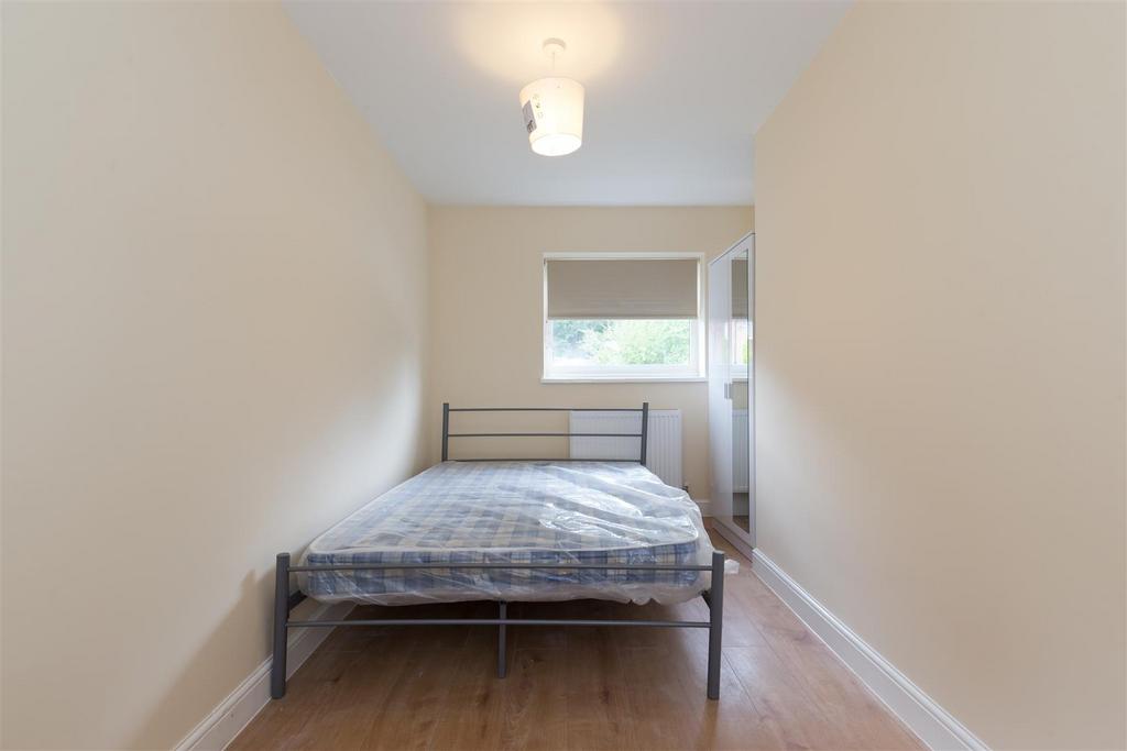 103 Bath Road, Newcastle-under-Lyme ST5 1 bed in a house share - £477 ...