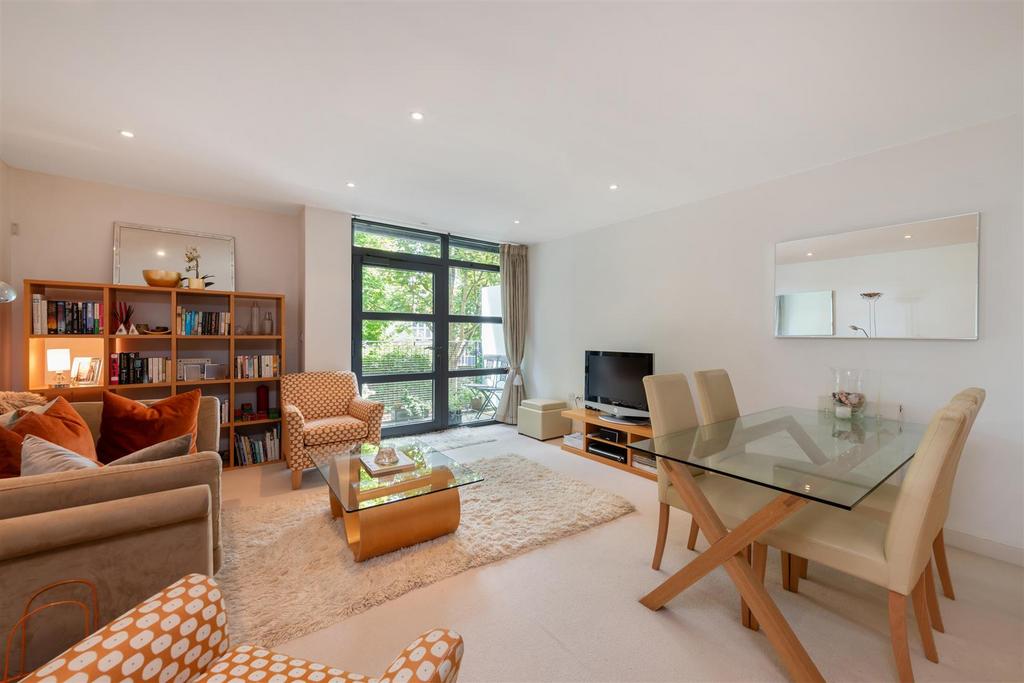 Whitelands Crescent, London, SW18 2 bed flat for sale - £575,000