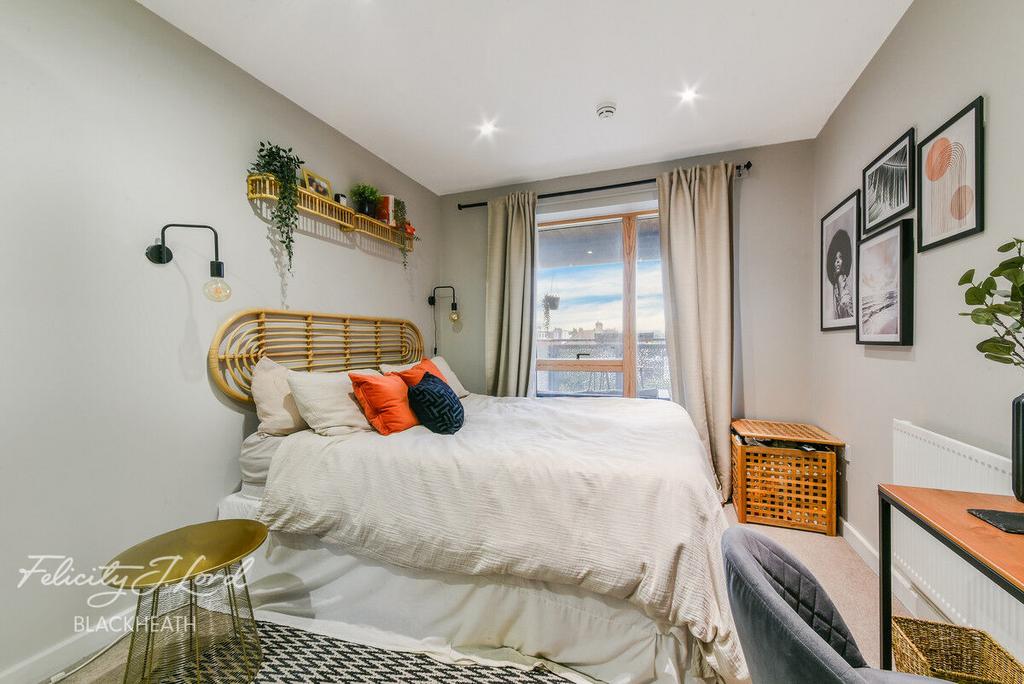 Rectory Field Crescent, LONDON 1 bed apartment - £295,000