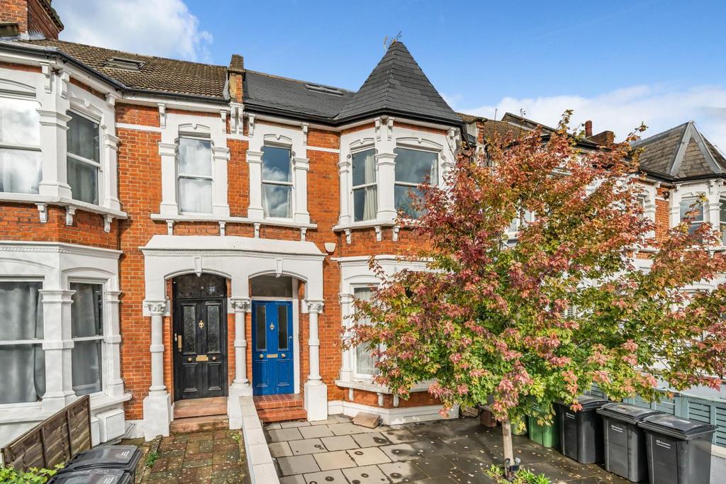 Hillfield Road, West Hampstead 3 bed flat - £1,000,000