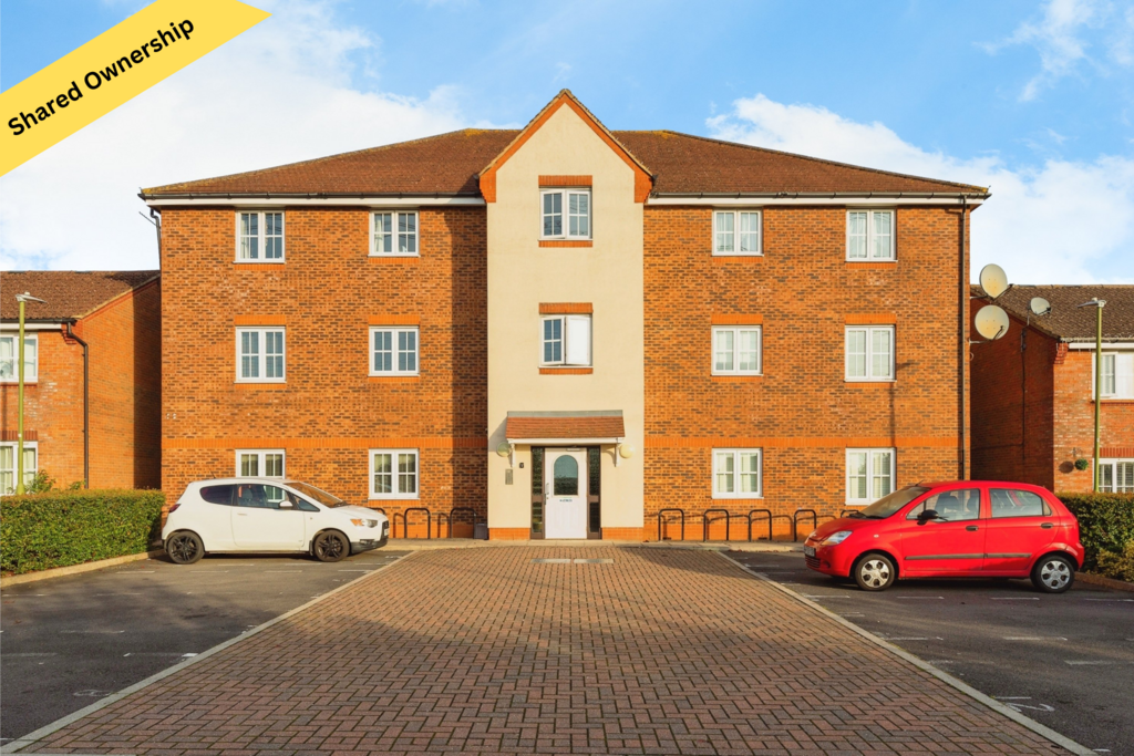 Cromdale Walk, Stevenage, Herts, SG1 1 bed flat - £90,000