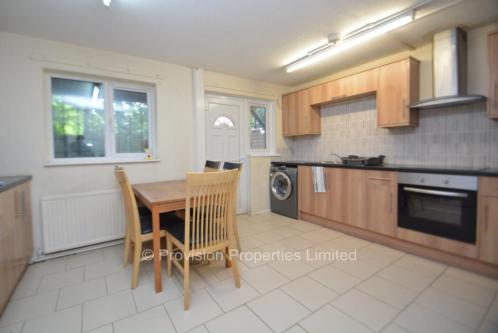 Well Close Rise, City Centre LS2 4 bed townhouse to rent - £1,733 pcm ...