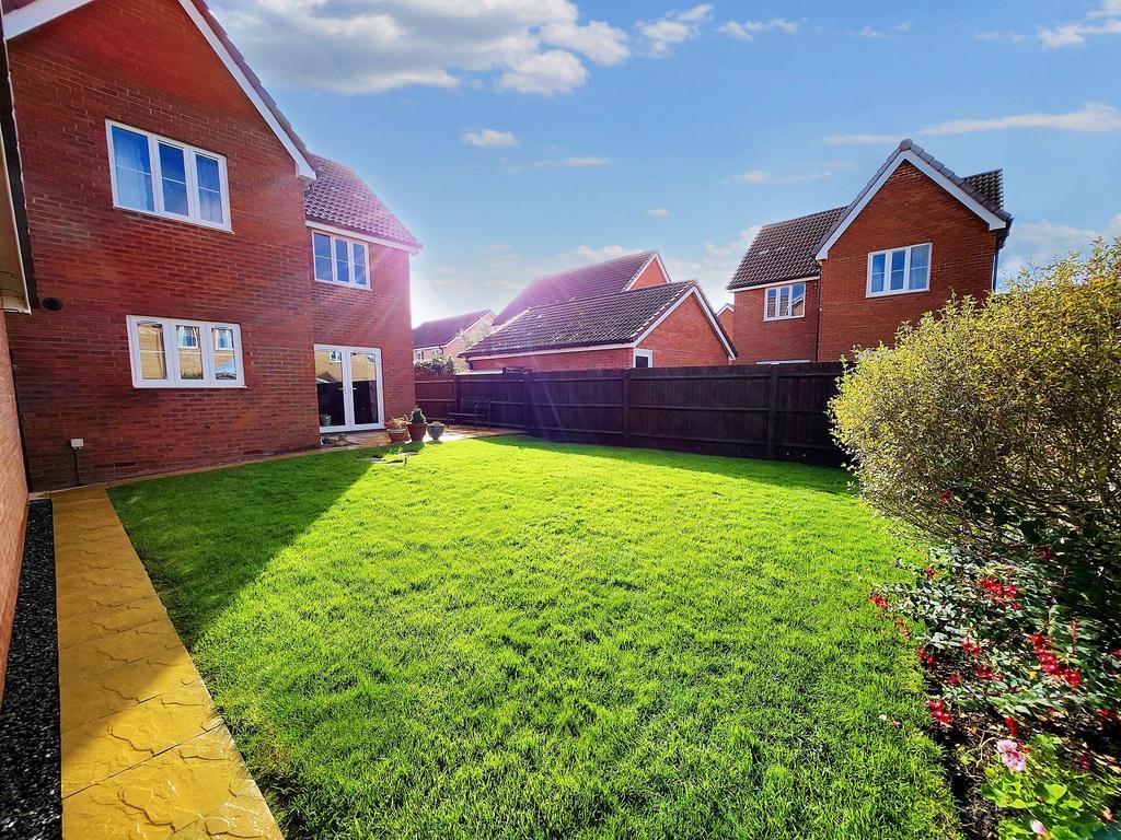 Hilperton, Trowbridge BA14 4 bed detached house - £365,000