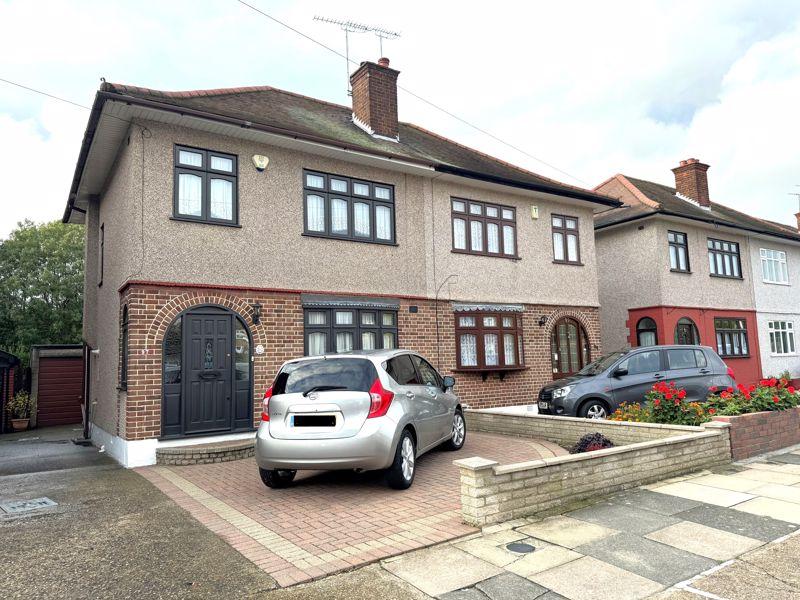 Carter Drive, Romford RM5 3 bed semi-detached house for sale - £425,000