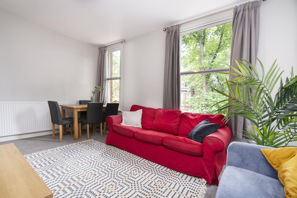 Douglas Road, Lenton, Nottingham 4 bed flat - £2,902 pcm (£670 pw)