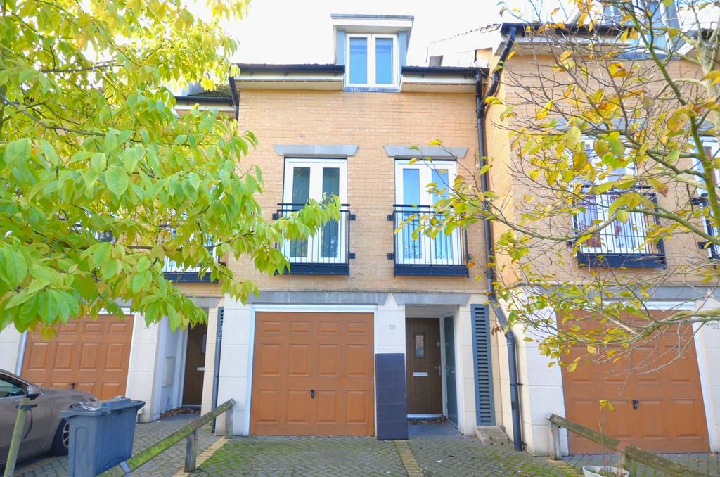 Chester Road, Hounslow TW4 6HX 3 bed terraced house - £550,000