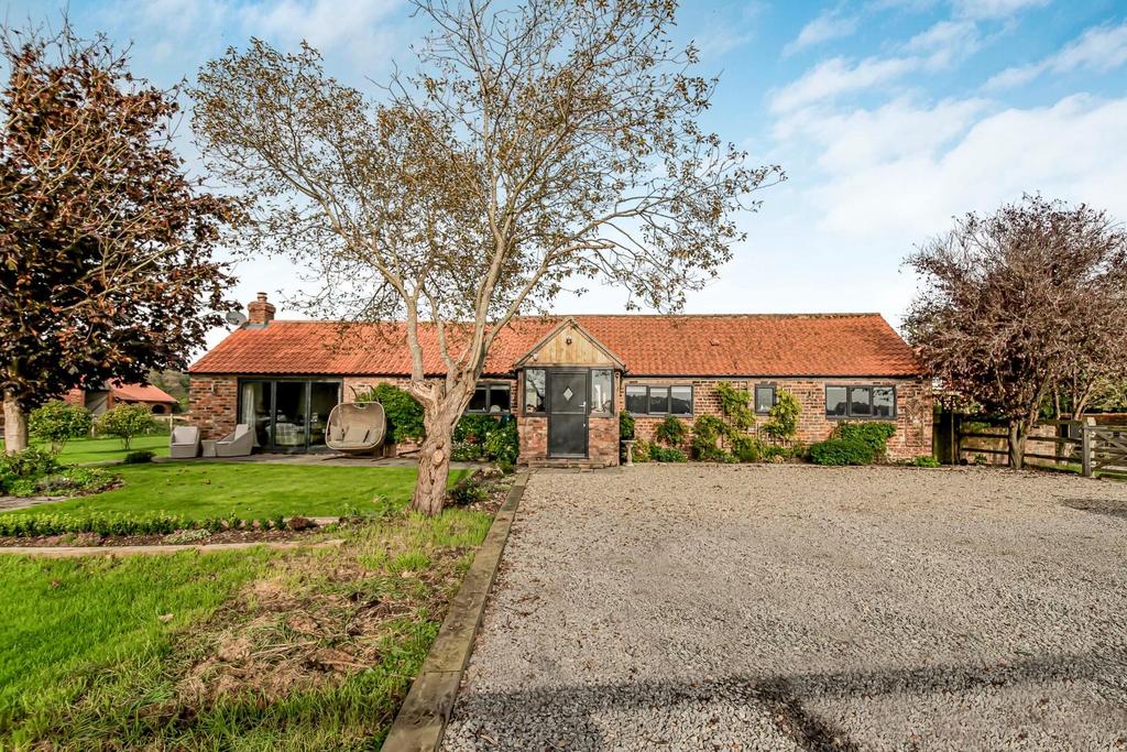 Field View, Long lane, Beverley, HU17 0RN 3 bed detached bungalow for ...