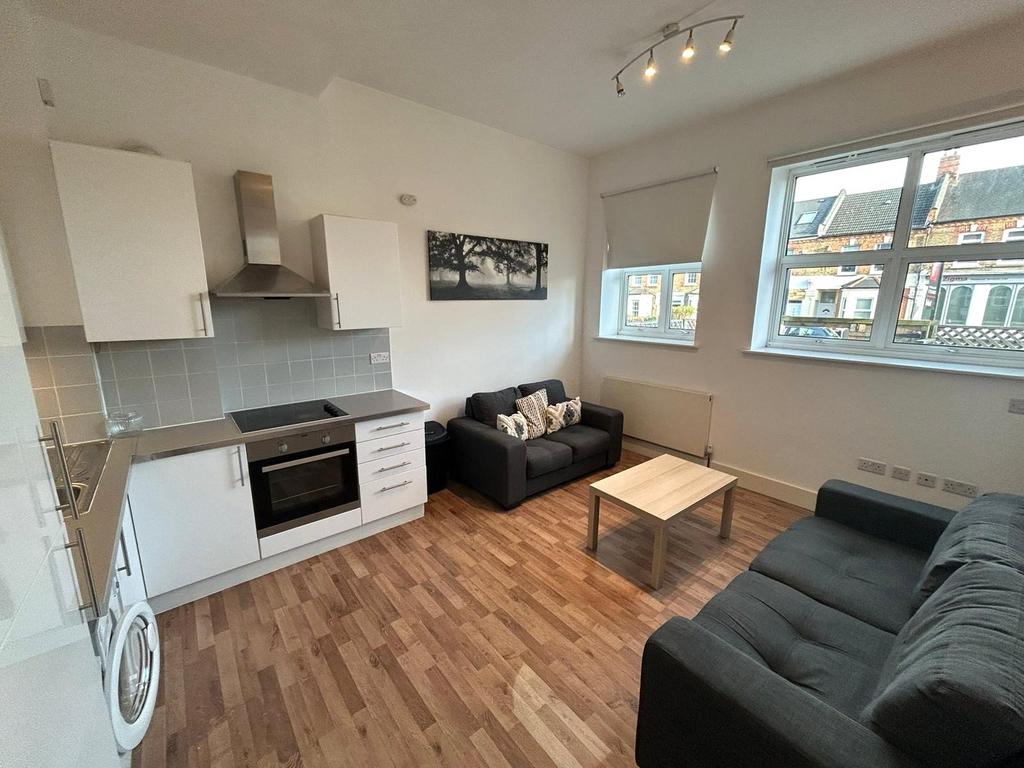 Maple Road, Penge, London, SE20 2 bed apartment to rent - £1,700 pcm (£ ...