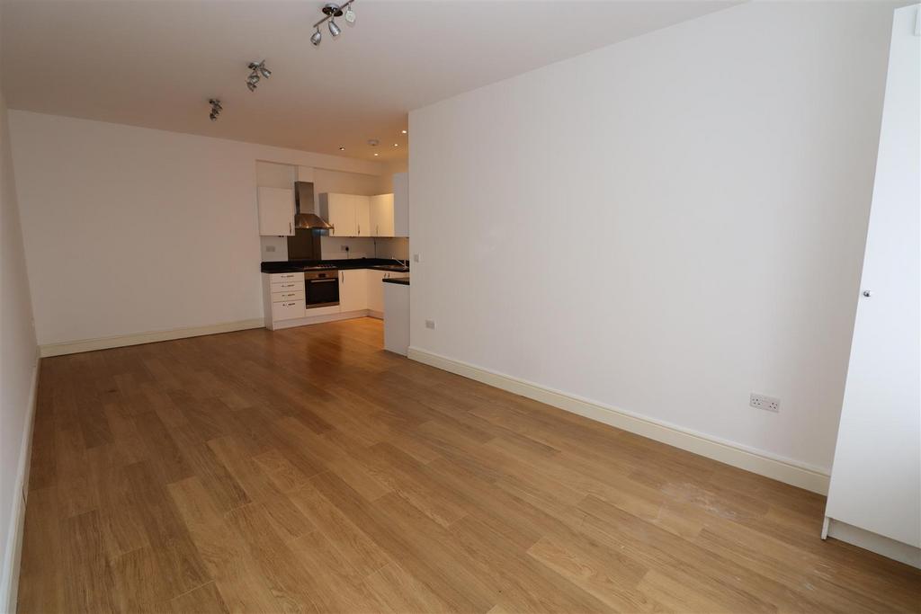 Golders Green Road, London 2 bed flat - £2,200 pcm (£508 pw)