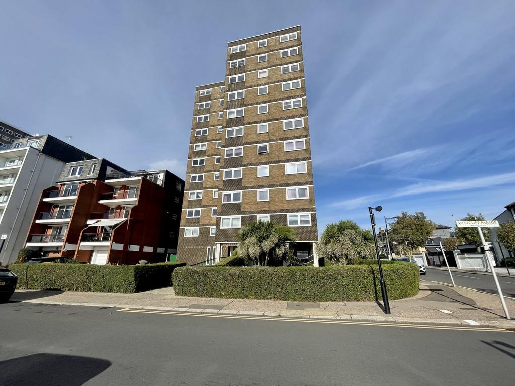 Westcliff Parade, Westcliff-on-Sea, Essex, SS0 2 bed apartment for sale ...