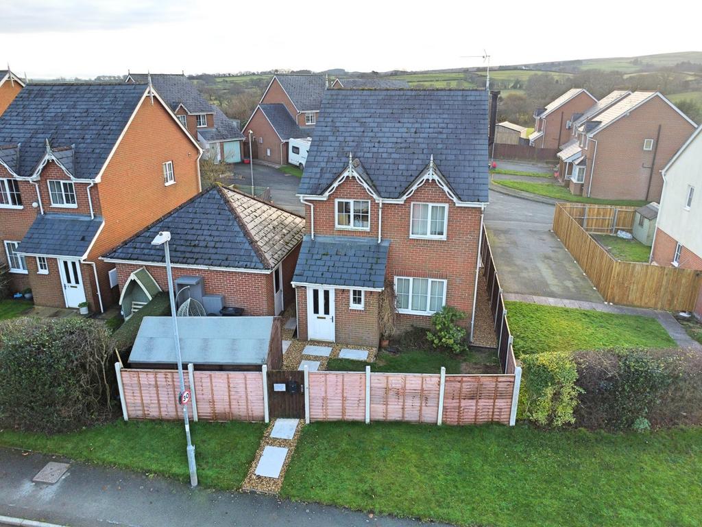 Meillionydd, Adfa, Newtown, Powys, SY16 3 bed detached house - £239,000