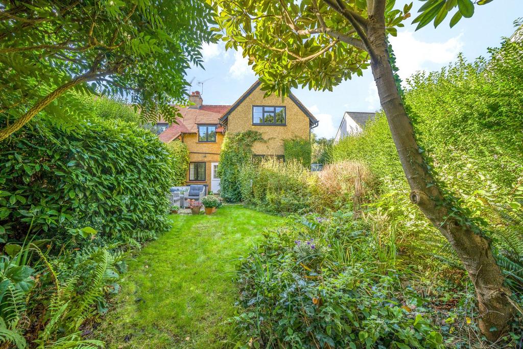 The Street, West Horsley, KT24 3 bed semi-detached house - £695,000