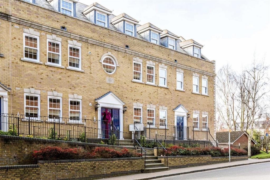 Knight Court, Crown Street... 1 bed flat - £1,400 pcm (£323 pw)
