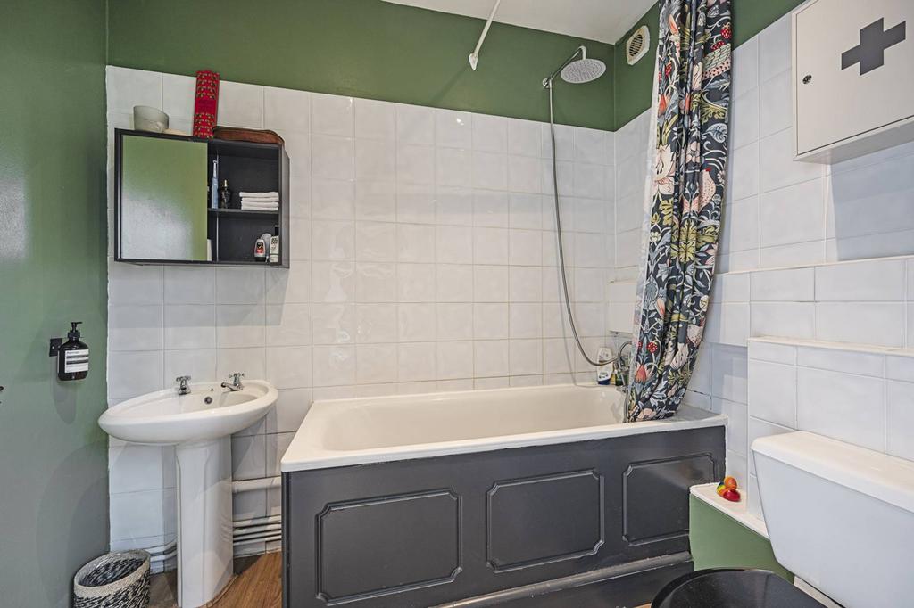 Academy Apartments, Hackney, London, E8 1 bed flat - £500,000