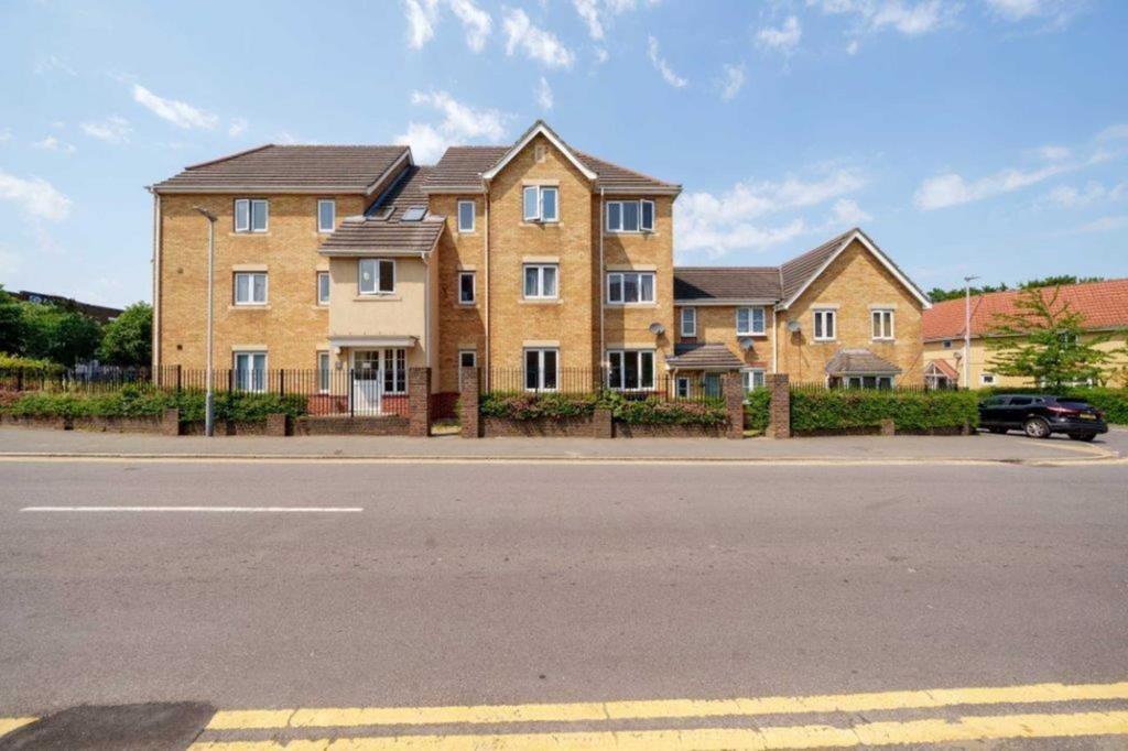 Linden Road, Luton LU4 2 bed flat - £170,000