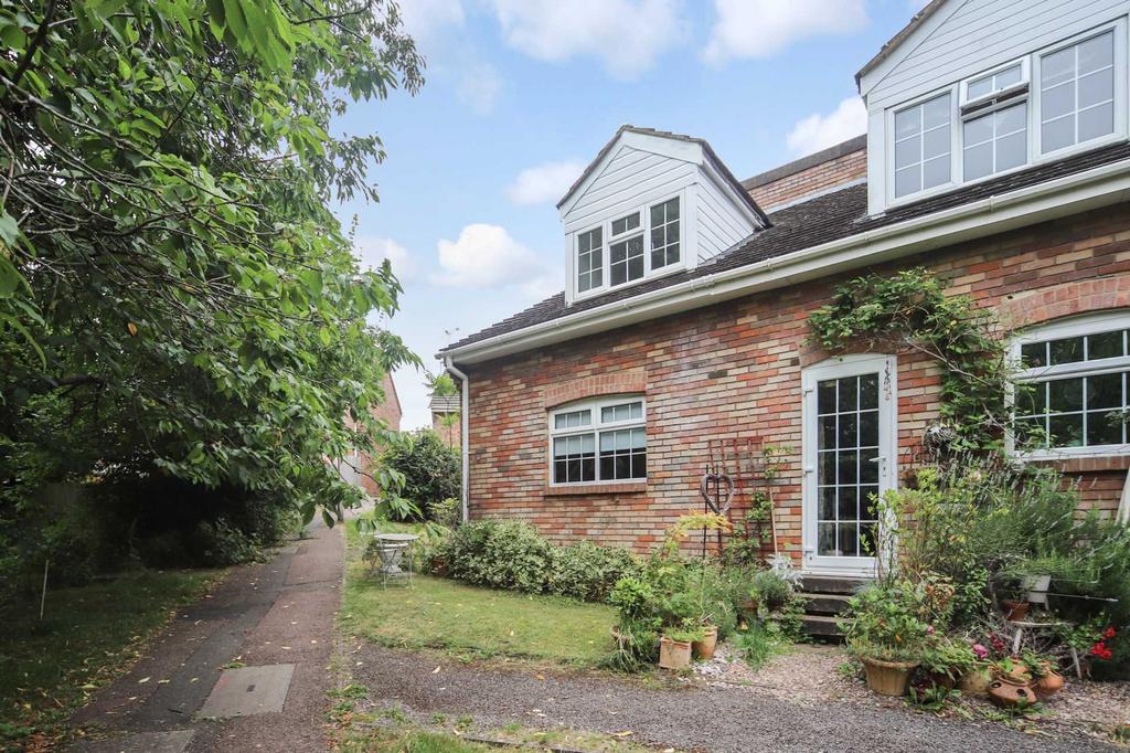 Tring 1 bed house - £1,100 pcm (£254 pw)