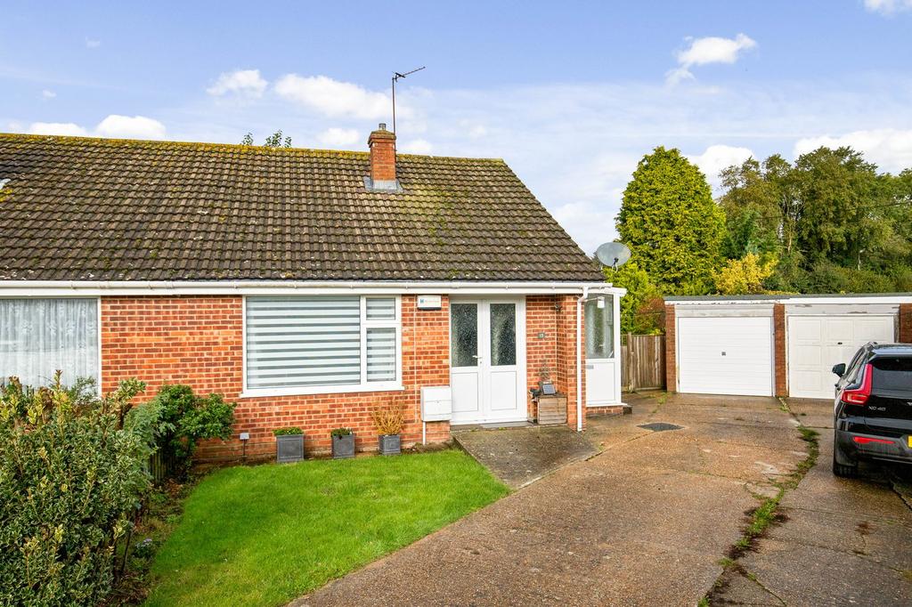 Fernfield, Hawkinge, Folkestone, CT18 2 bed semi-detached bungalow for ...