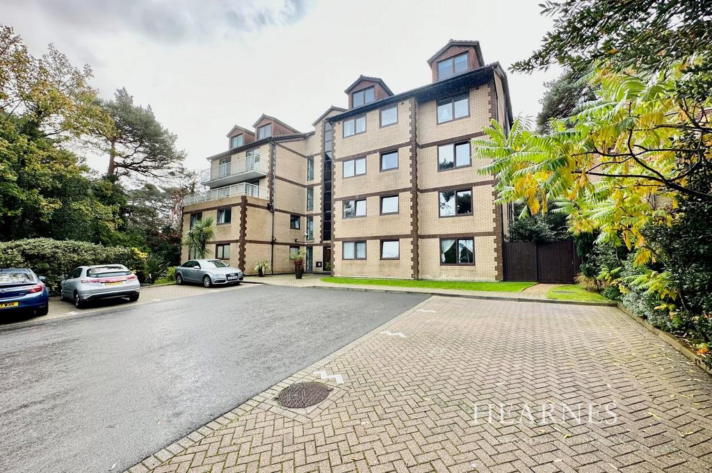 Knyveton Road, Bournemouth, BH1 2 bed apartment - £240,000