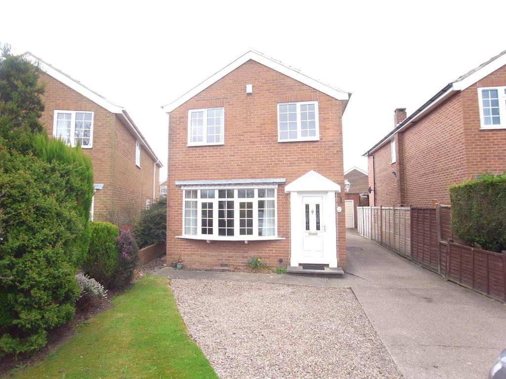 Red Hall Lane, Leeds, West Yorkshire... 4 bed house - £1,250 pcm (£288 pw)