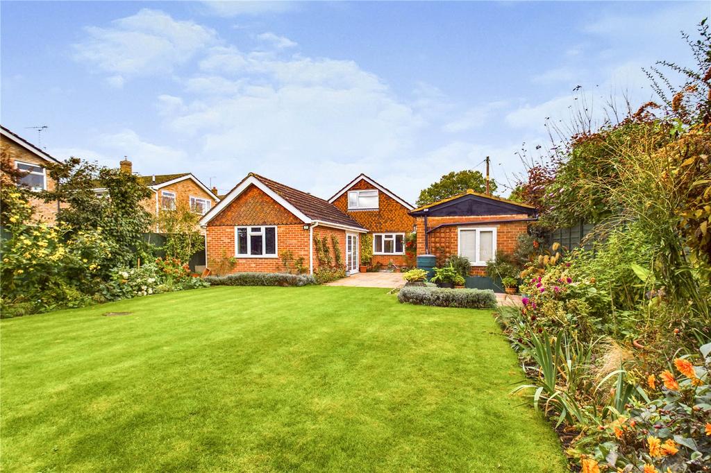 School Lane, Burghfield Common... 4 bed detached house - £650,000