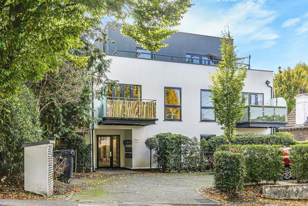 Station Road, Whyteleafe, Surrey, CR3 0EP 1 bed flat for sale - £269,950