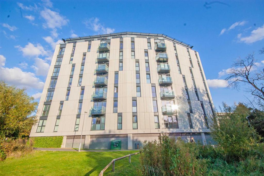 Century Tower, Shire Gate, Chelmsford 2 bed apartment - £250,000