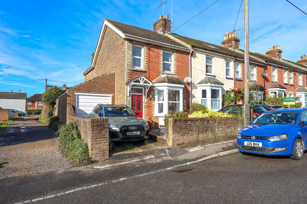 Fairfield Road Burgess Hill Rh15 2 Bed End Of Terrace House £385 000