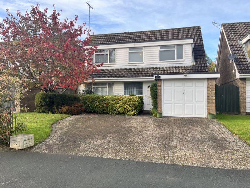 Hophurst Drive, Crawley 3 bed detached house - £499,950