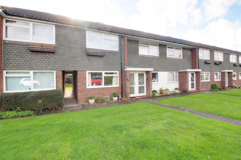 Cheviot Close, Enfield EN1 2 bed apartment for sale - £325,000