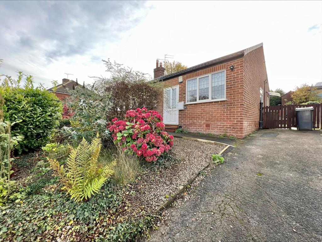 Kingsway, Garforth 2 bed bungalow - £950 pcm (£219 pw)
