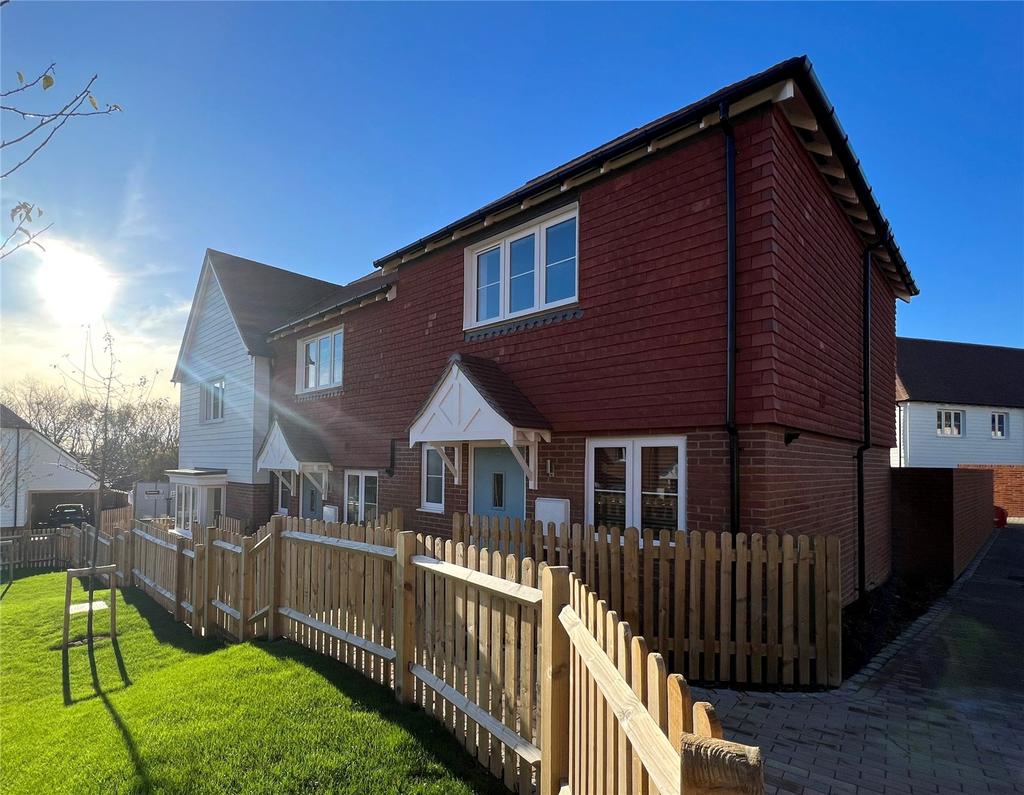 Hillbury Field, Ticehurst, East Sussex, TN5 2 bed end of terrace house ...