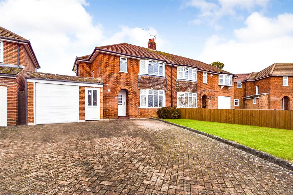 Blewbury Drive, Tilehurst, Reading... 3 bed semi-detached house - £ ...