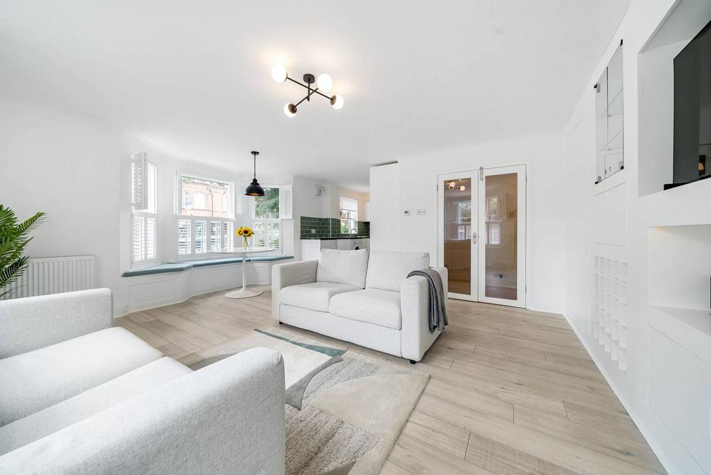 Trinity Road, Wandsworth, London, SW18 1 bed flat to rent - £3,000 pcm ...