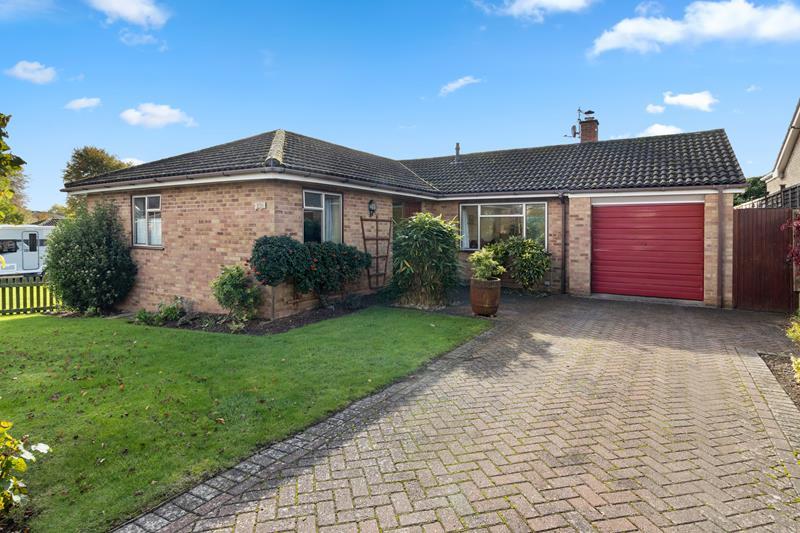 3 Pound Close, Ledbury... 3 bed bungalow - £475,000