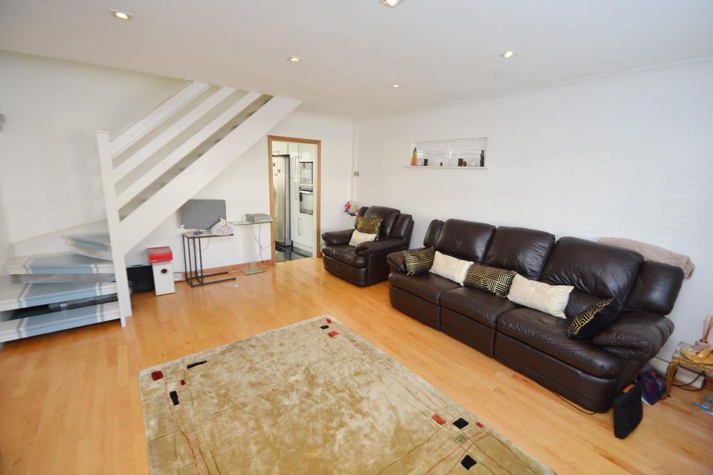 Halsbury Road East, Northolt, UB5 4PY 2 bed end of terrace house - £425,000