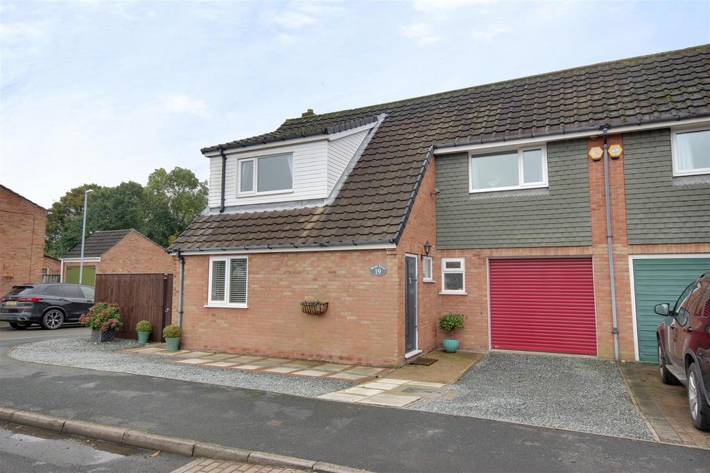 Manor Drive, Elloughton 3 bed link detached house - £285,000