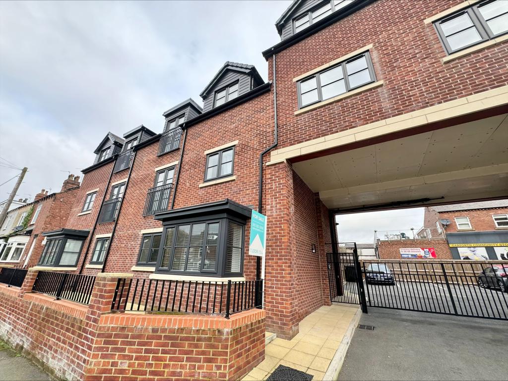 Beech Grove Avenue, Beech Apartments... 1 bed flat - £130,000