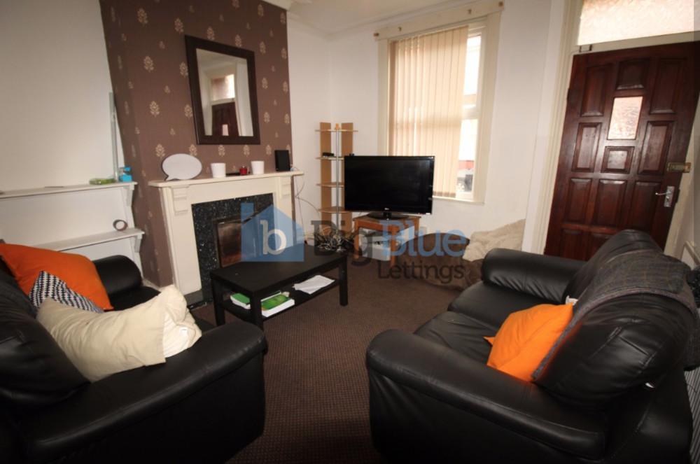 7 Welton Place, Hyde Park, Leeds LS6 4 bed terraced house to rent - £ ...