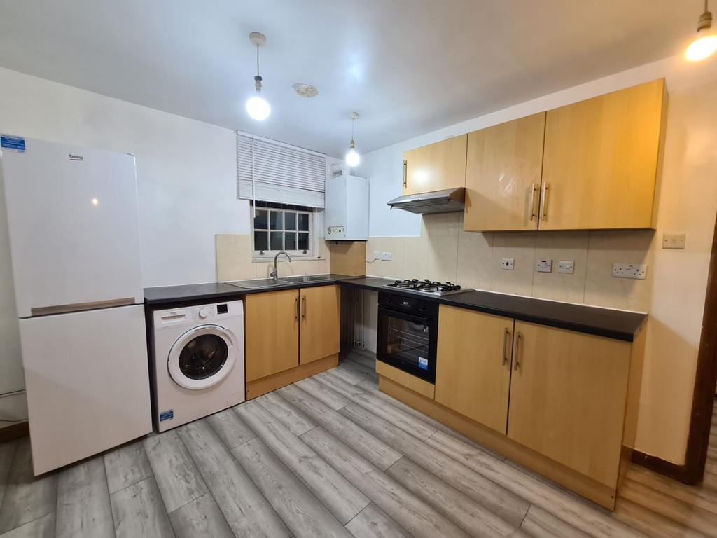 London Road, London SE23 1 bed flat - £1,250 pcm (£288 pw)